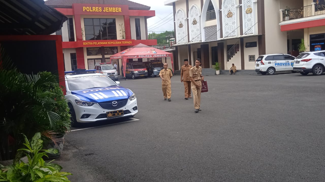Puluhan Kades di Jember Keluar Masuk Ruang Pidsus Polres, Ada ...