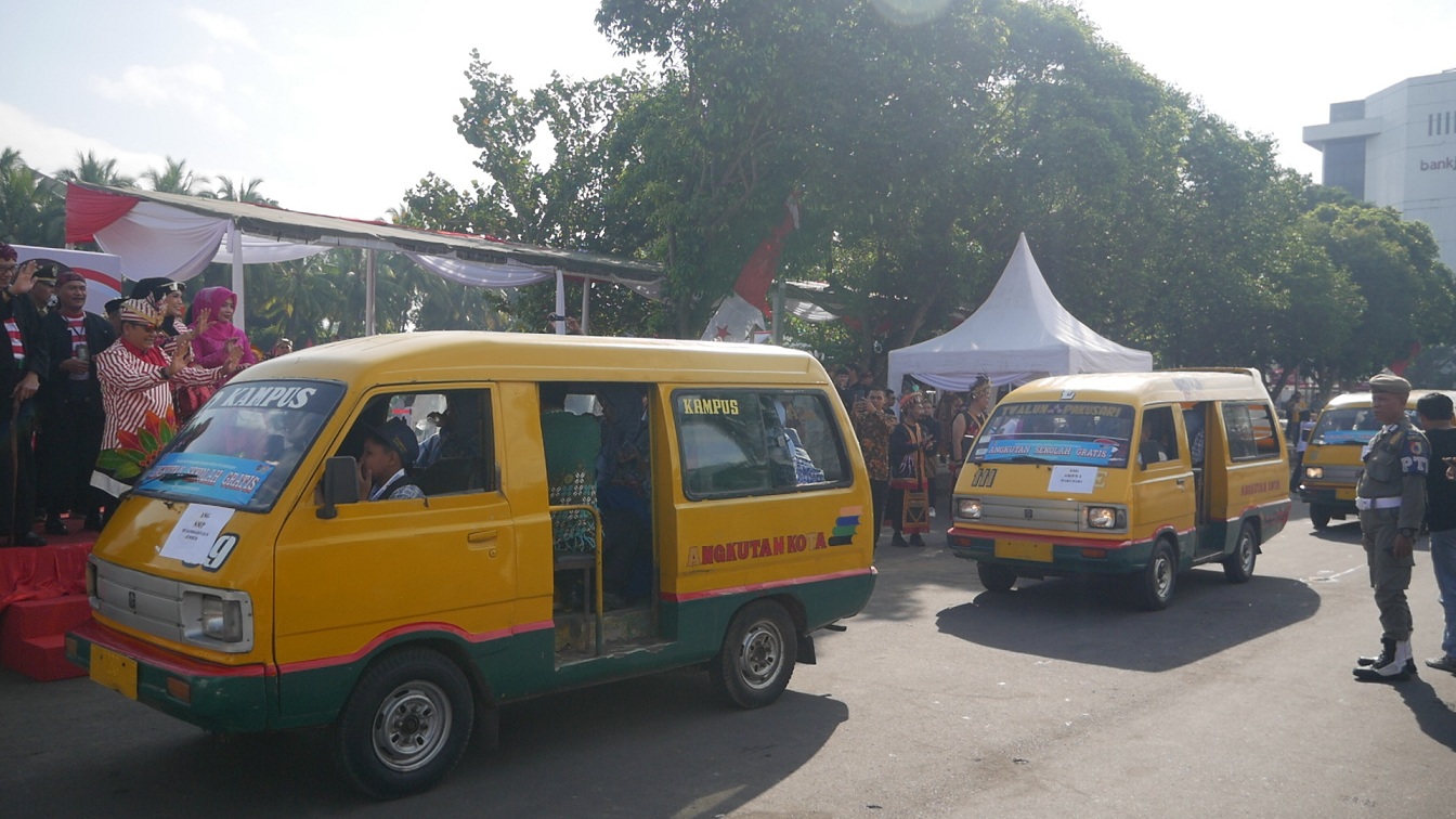 Kabar Gembira, Angkot Gratis untuk Pelajar Jember Resmi Beroperasi!